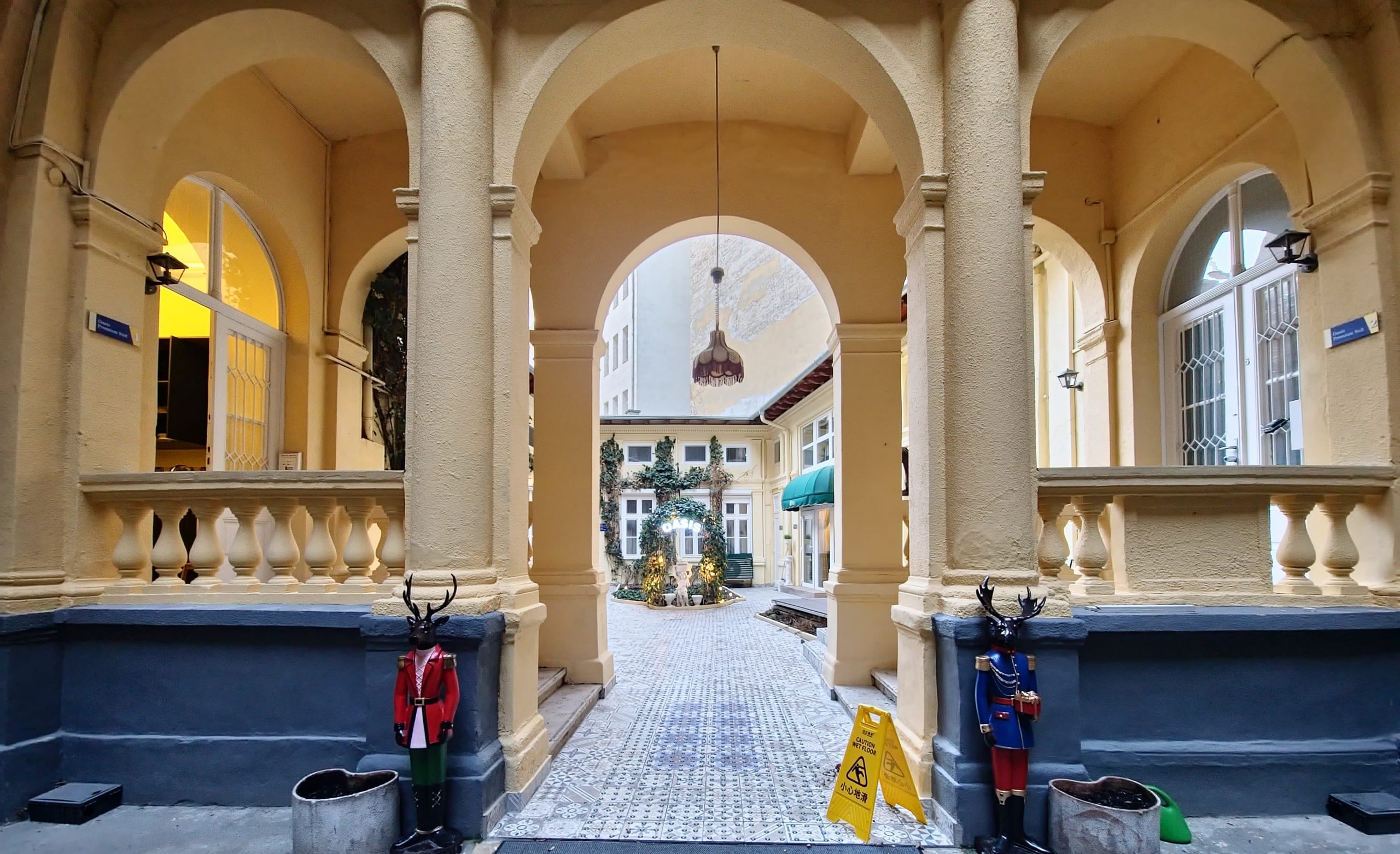 About the Oasis - Oasis Inn Budapest